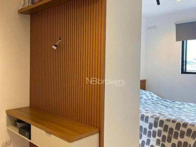 STUDIO COMPACTO, MOBILIADO E CONDOMÍNIO COM PISCINA!