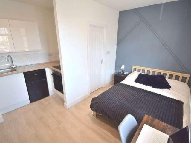 Studio, Cholmeley Road, Reading, RG1