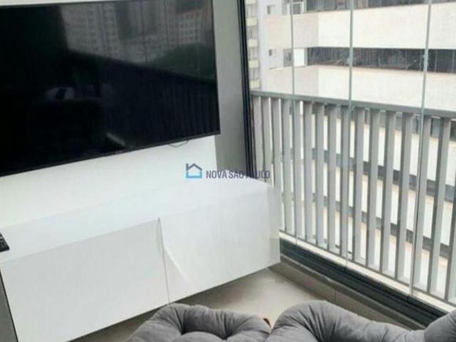 Studio a venda 24m², mobiliado com sacada. Próximo ao metrô