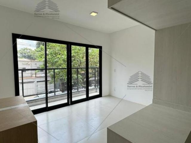 Studio à venda 33m², 1 quarto com varanda, cozinha, 1 banheiro, 1 vaga de garagem, depósito,próximo