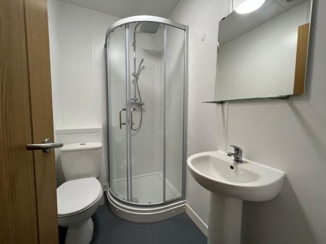 Studio all bills Inc 3 mins to UoL