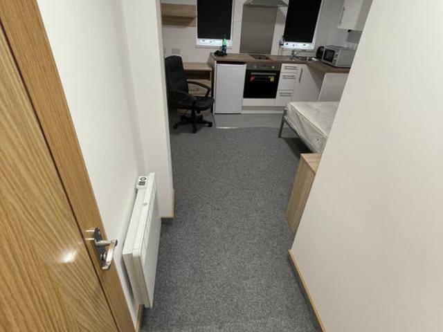 Studio all bills Inc 3 mins to UoL