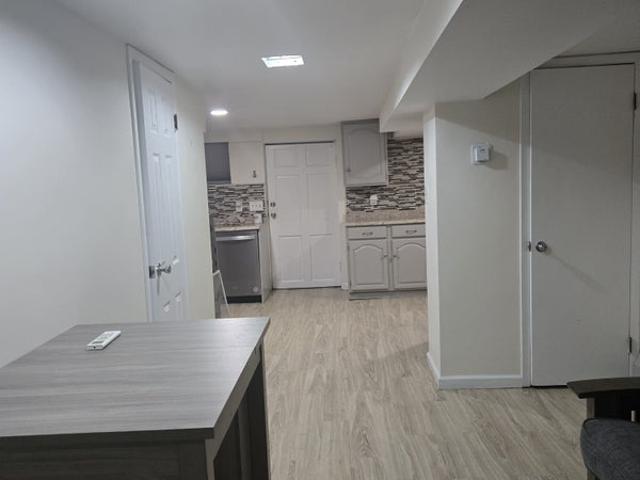 studio apt available in private house