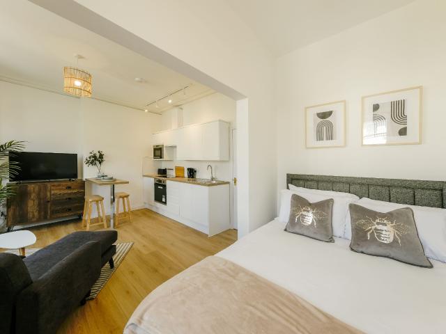 Studio Apartment – Medium Let