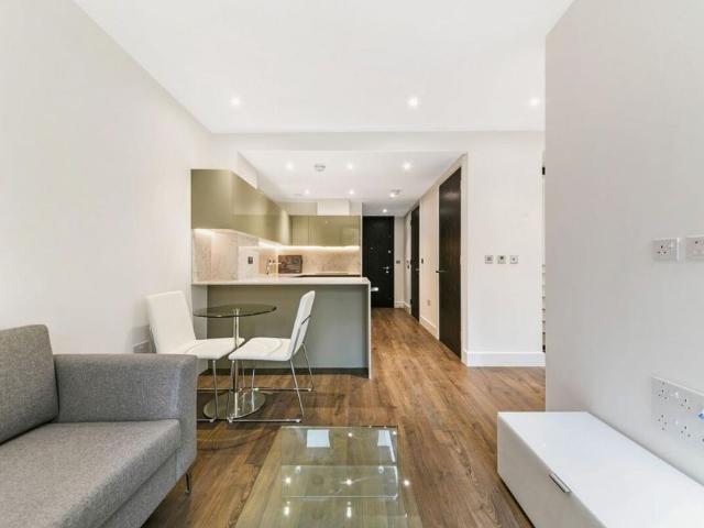 Studio apartment available to rent in Goodman's Field, E1