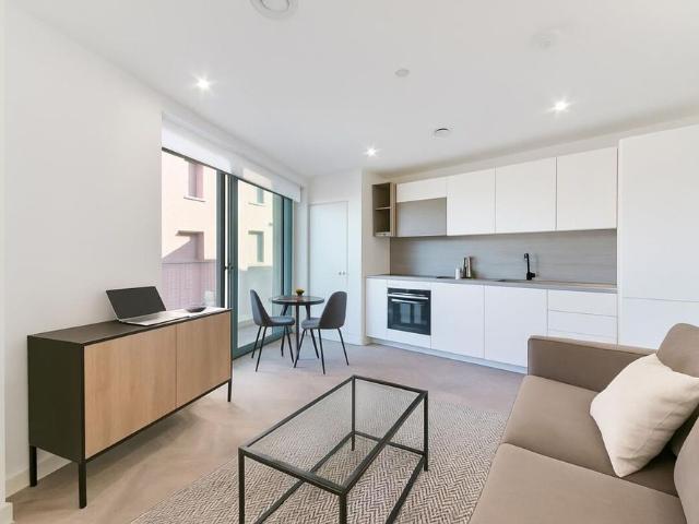 Studio apartment available to rent in the fantastic Three Waters development in Bow Creek