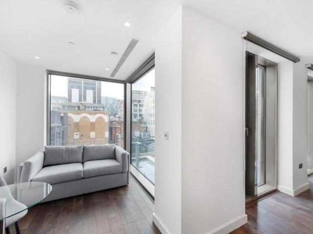 Studio apartment available to rent in Tower Hill, E1
