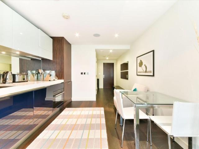 Studio apartment available in Grosvenor Waterside, SW1W
