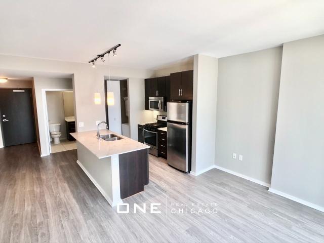 Studio Apartment for Rent at N Desplaines & Clybourn #1, Chicago, IL 60661 Near West Side