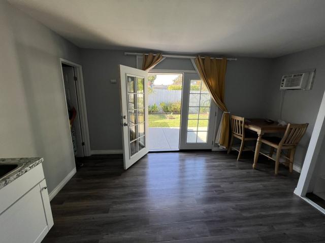Studio Apartment for Rent at Carlton Place, Riverside, CA 92507 Eastside