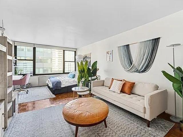 Studio Apartment for Rent at E 57th St #23F, New York, NY 10022 Midtown East