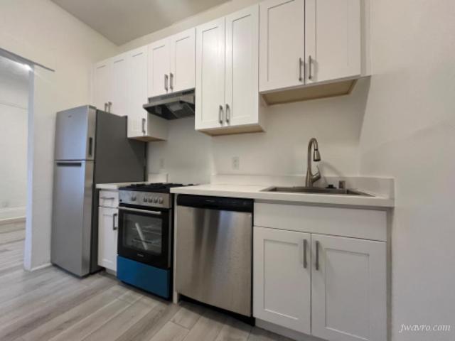 Studio Apartment for Rent at Leavenworth Street & Eddy Street, San Francisco, CA 94102 Tenderloin