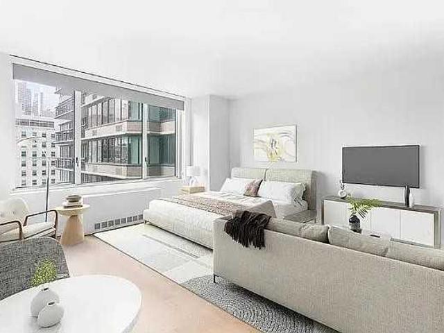 Studio Apartment for Rent at W 37th St #720, New York, NY 10018 Garment District