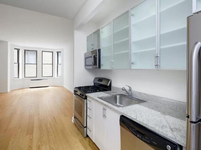 Studio Apartment for Rent at Wall St #17F, New York, NY 10005 Financial District