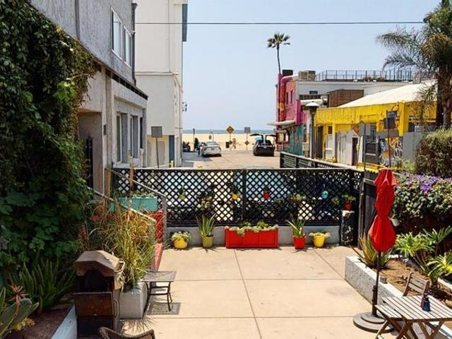 Studio Apartment for Rent at 14 Wavecrest Ave, Los Angeles, CA 90291 Venice