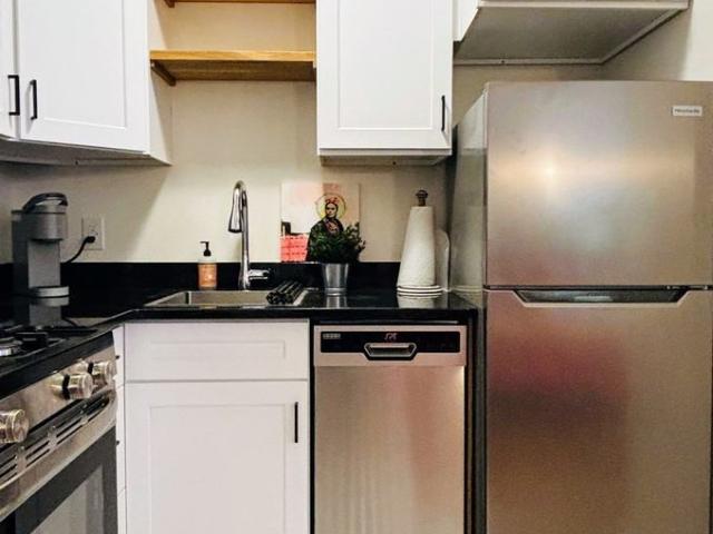 Studio Apartment for Rent at 1503 N Pennsylvania St #14, Indianapolis, IN 46202 Near Northside