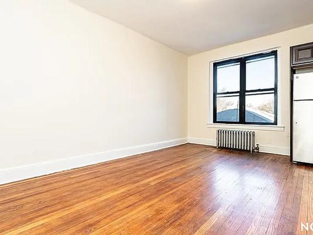 Studio Apartment for Rent at 151 10 35th Avenue #1C, New York, NY 11354 Flushing
