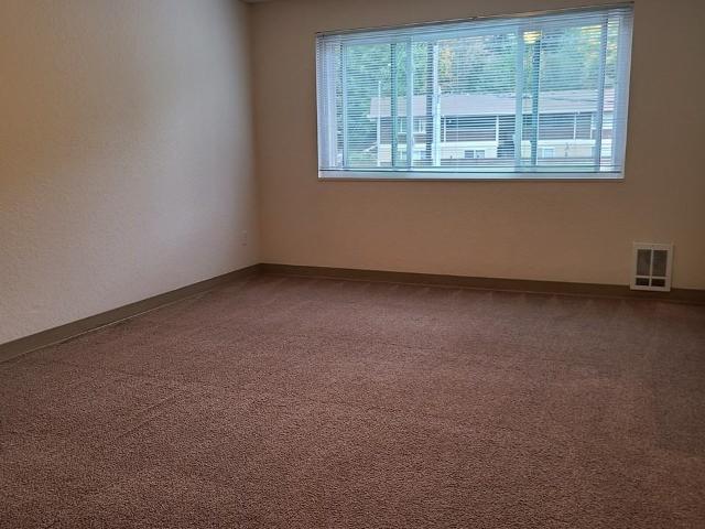 Studio Apartment for Rent at 1625 S Kent Des Moines Rd #30, Des Moines, WA 98198 Zenith