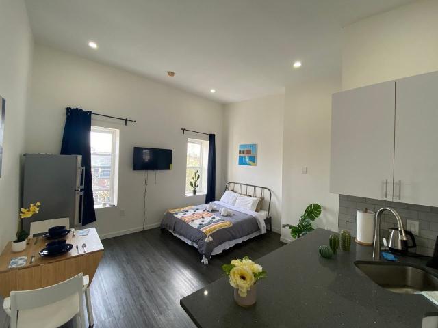 Studio Apartment for Rent at 1725 Bainbridge St #3F, Philadelphia, PA 19146 Graduate Hospital