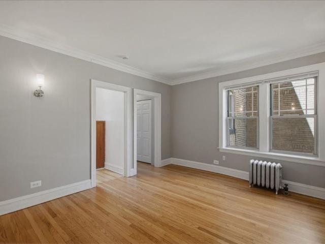 Studio Apartment for Rent at 1727 W Thorndale Ave #2B, Chicago, IL 60660 Edgewater