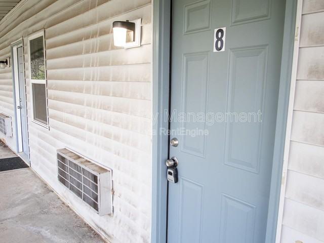 Studio Apartment for Rent at 1806 Minnis Ave #8, Knoxville, TN 37920 South Knoxville