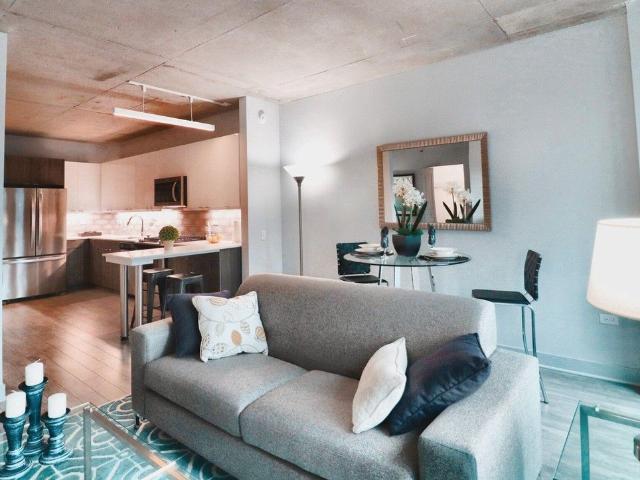 Studio Apartment for Rent at 1001 W Addison St, Chicago, IL 60613 Lakeview