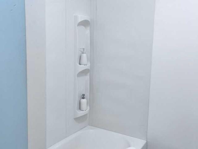 Studio Apartment for Rent at 1082 21st Street #103, Des Moines, IA 50311 Drake Park