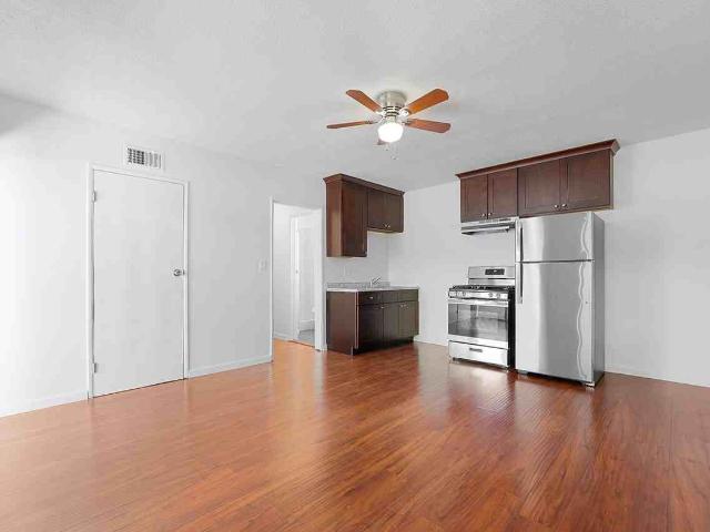 Studio Apartment for Rent at 10920 S Osage Ave #14, Inglewood, CA 90304