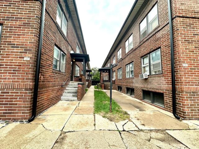 Studio Apartment for Rent at 120 N 6th St, Council Bluffs, IA 51503