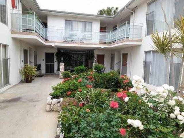 Studio Apartment for Rent at 1236 North Sweetzer Avenue #18, West Hollywood, CA 90069 West Hollywood