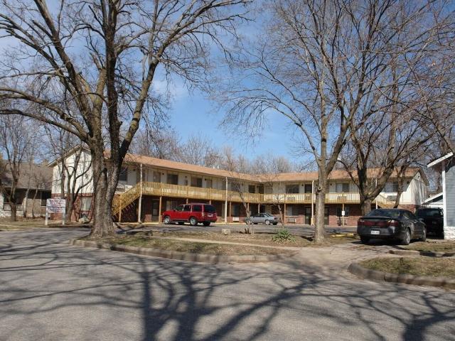 Studio Apartment for Rent at 128 S Kansas St, Wichita, KS 67211 Kellogg School