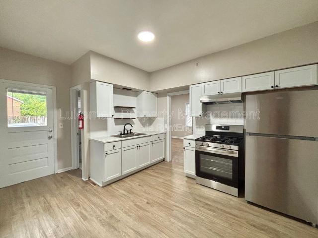 Studio Apartment for Rent at 1320 S Westnedge Ave #2, Kalamazoo, MI 49008 Vine
