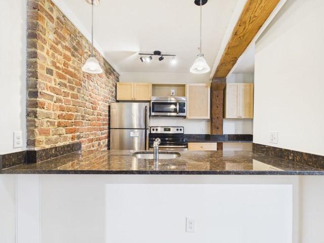 Studio Apartment for Rent at 1321 1/2 E Main St #C04, Richmond, VA 23219 Shockoe Slip