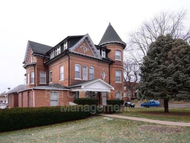 Studio Apartment for Rent at 2419 F St #10, Omaha, NE 68107