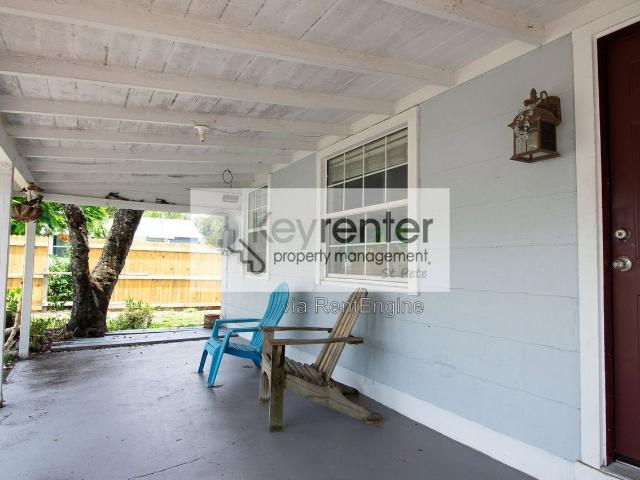 Studio Apartment for Rent at 2421 1/2 Burlington Ave N, St. Petersburg, FL 33713 Historic Kenwood
