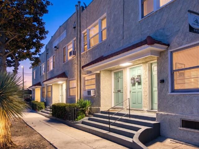 Studio Apartment for Rent at 242 Gaviota Avenue, Long Beach, CA 90802 Bixby Park