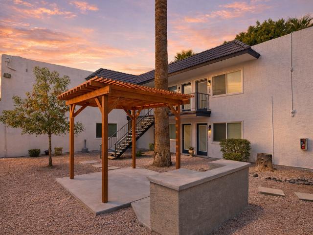 Studio Apartment for Rent at 2547 North 48th Street #5, Phoenix, AZ 85008