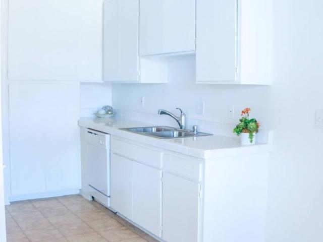 Studio Apartment for Rent at 2810 17th St, Huntington Beach, CA 92648 Garfield