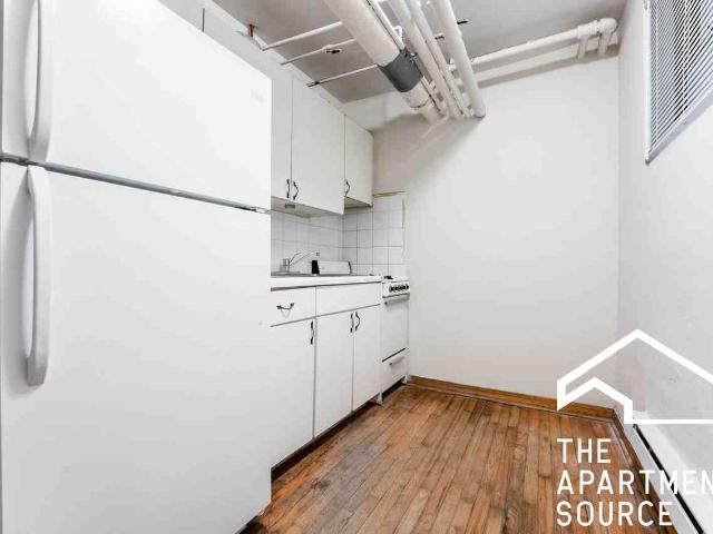 Studio Apartment for Rent at 2890 N Clark St #G, Chicago, IL 60657 Lakeview