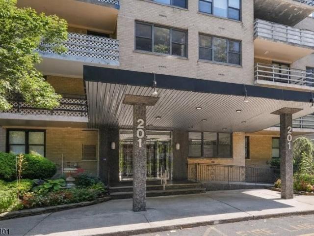 Studio Apartment for Rent at 201 Saint Pauls Ave, Jersey City, NJ 07306 Journal Square