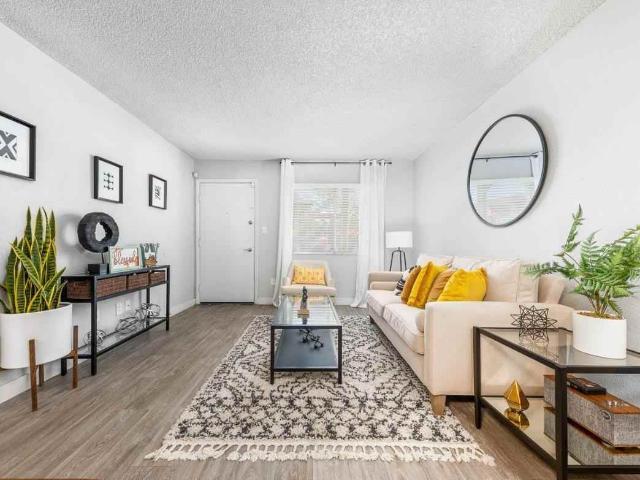 Studio Apartment for Rent at 2025 W Indian School Rd #ST, Phoenix, AZ 85015