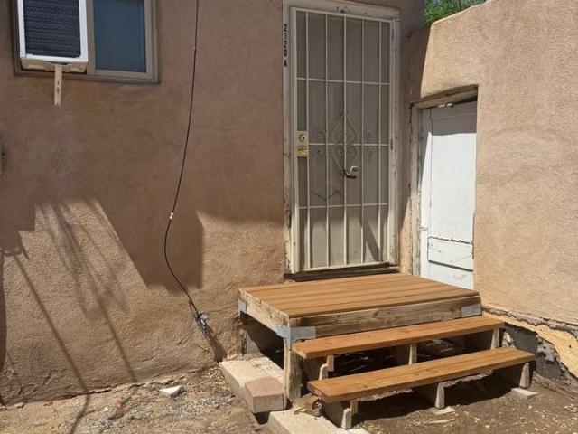 Studio Apartment for Rent at 2120 Coal Ave Se, Albuquerque, NM 87106 Silver Hill
