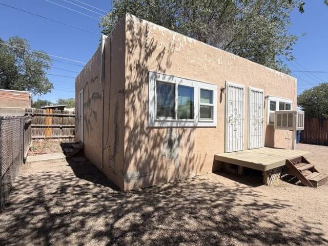 Studio Apartment for Rent at 212 Cornell Dr Se #C, Albuquerque, NM 87106 University Heights