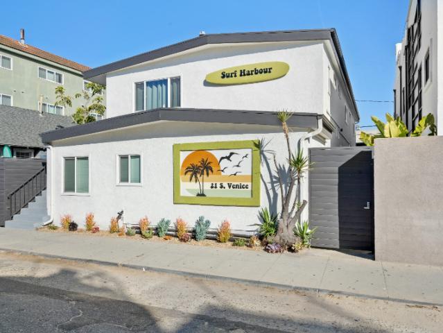 Studio Apartment for Rent at 21 S Venice Blvd #4, Los Angeles, CA 90291 Venice