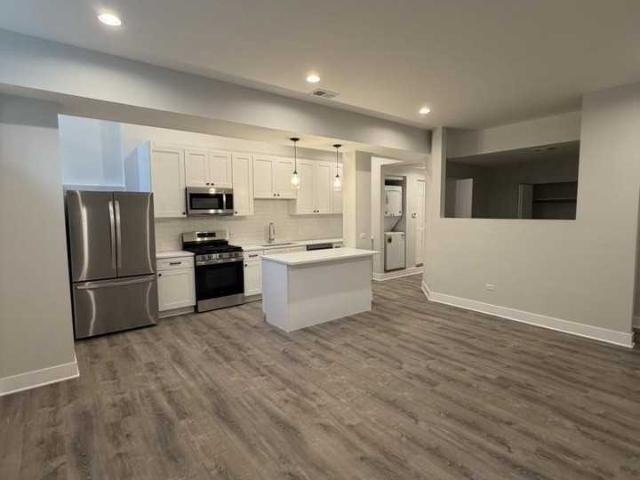 Studio Apartment for Rent at 2247 W Lawrence Ave #4, Chicago, IL 60625 Lincoln Square