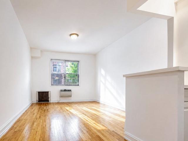Studio Apartment for Rent at 226 E 74th St #1FF, New York, NY 10021 Upper East Side
