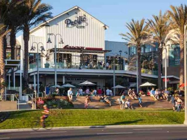 Studio Apartment for Rent at 2300 Delaware St #8B, Huntington Beach, CA 92648 Yorktown