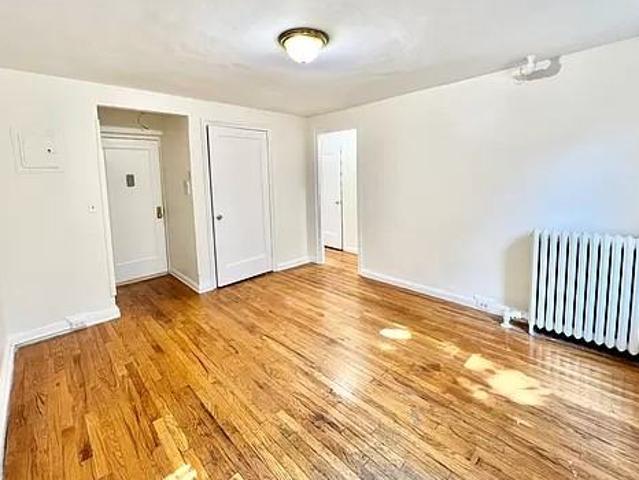 Studio Apartment for Rent at 34 46 91st Street #H41, New York, NY 11372 Jackson Heights