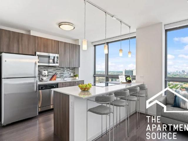Studio Apartment for Rent at 360 W Hubbard St, Chicago, IL 60654 Near North Side