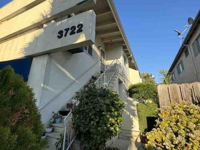 Studio Apartment for Rent at 3722 Mentone Ave #6, Los Angeles, CA 90034 Palms